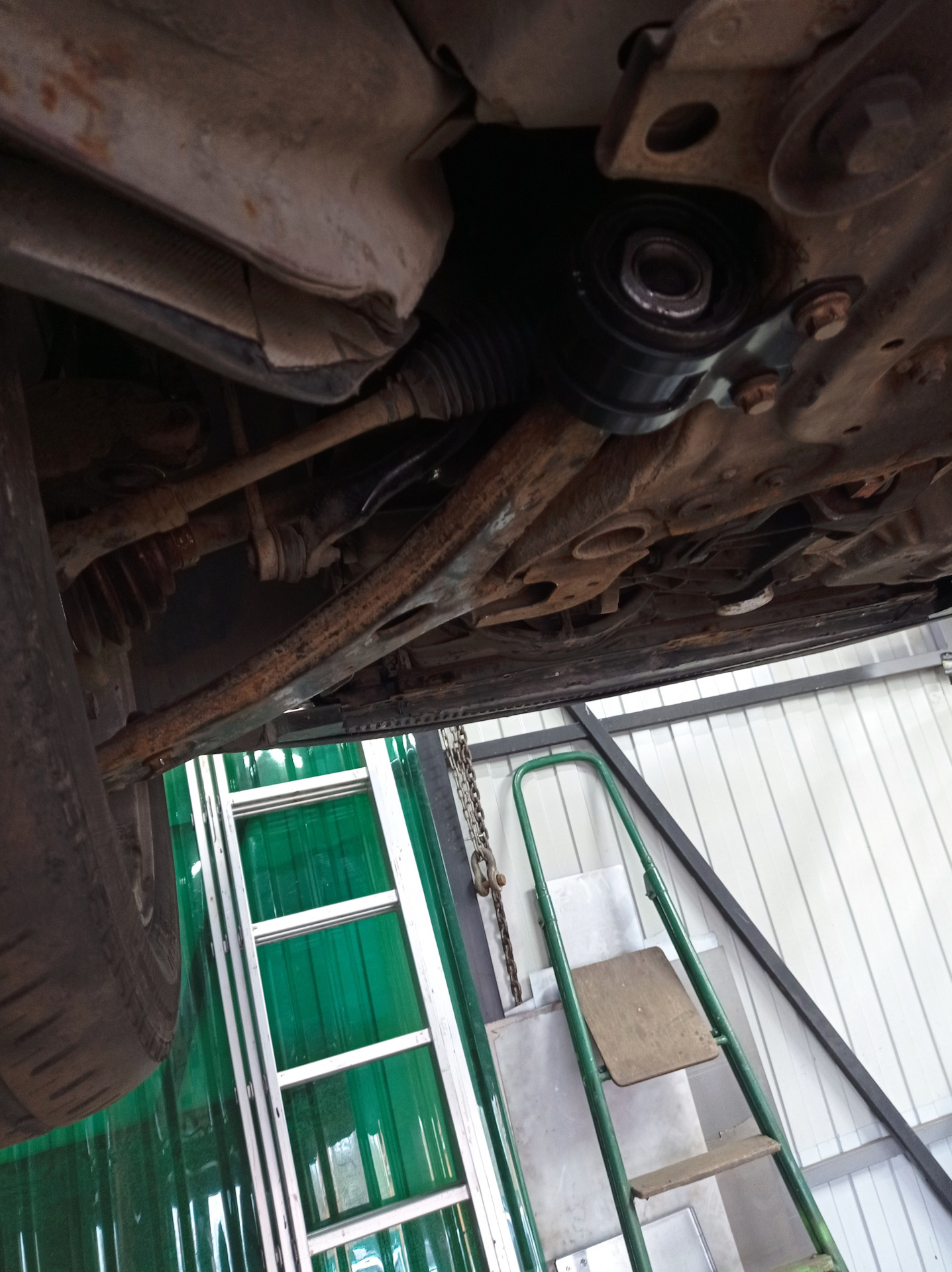 Замена сайлентблоков задней подвески Вольво s40 ll 2008 года. — Volvo ...