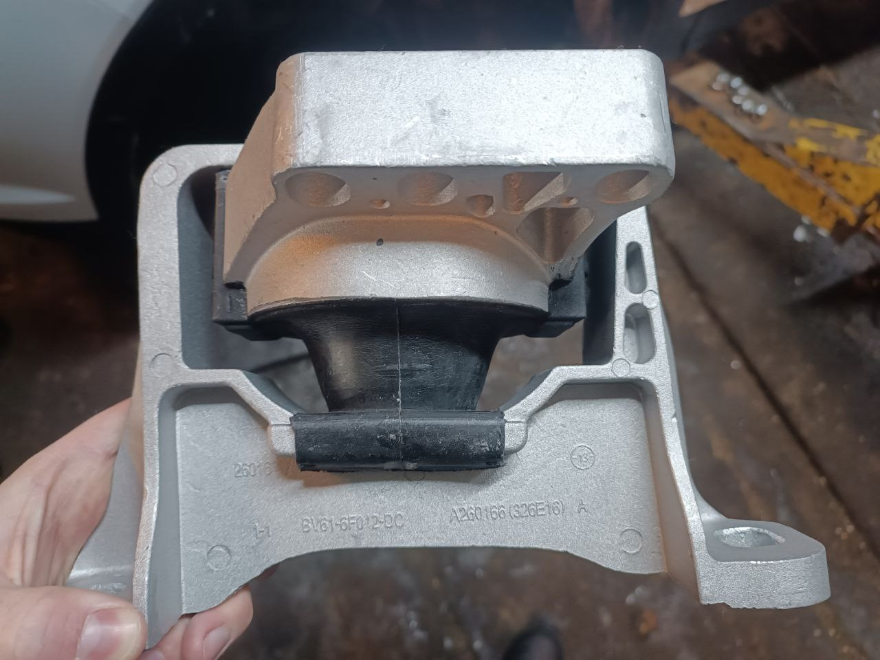 Опоры двигателя, опора АКПП — Ford Kuga (2G), 2,5 л, 2017 года ...