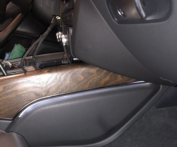 Установка подсветки центральной консоли — Audi A6 (C7), 2 л, 2014 года ...