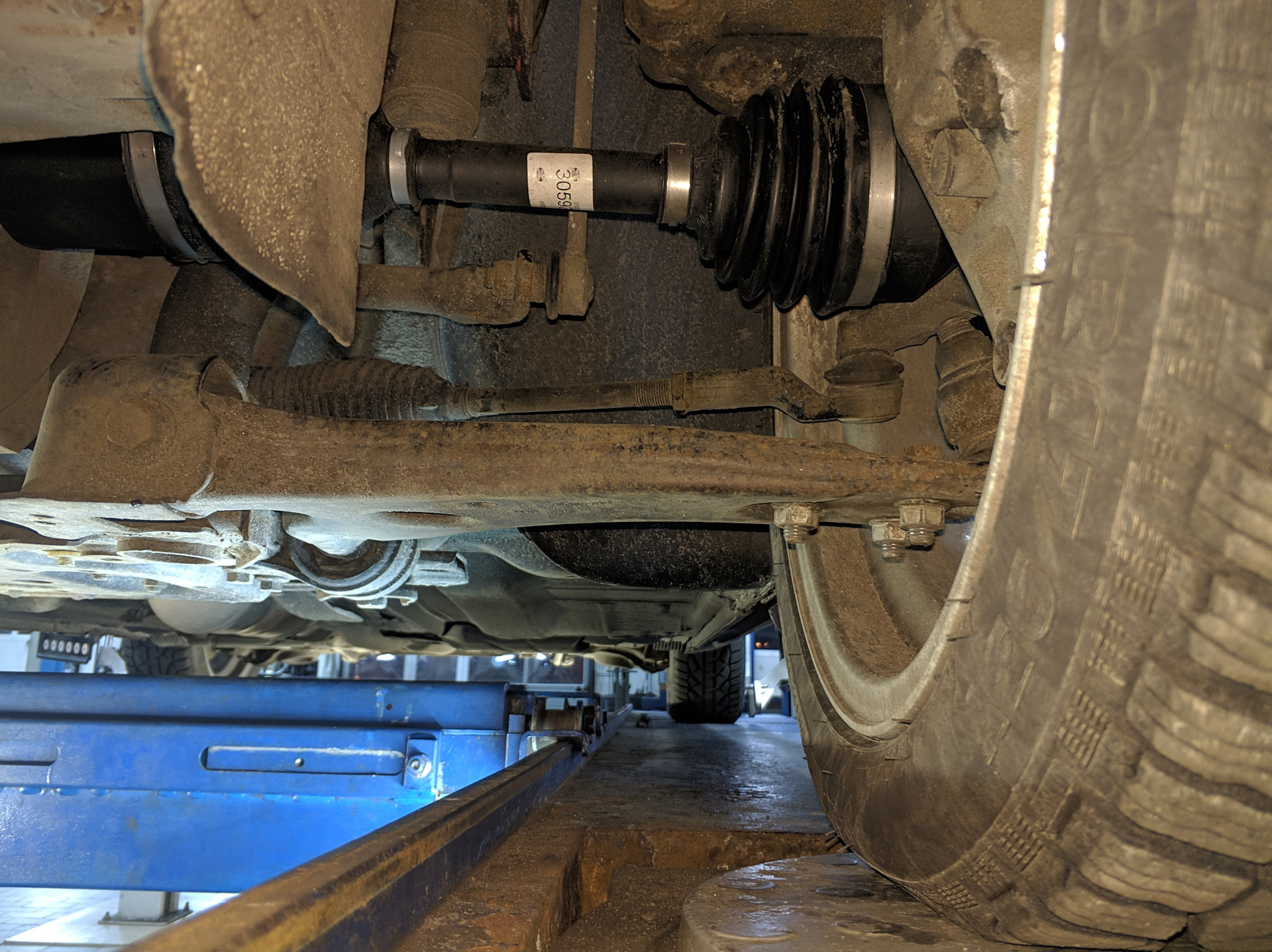 Проставки передних пружин. — Volvo V50, 2,5 л, 2008 года | своими ...