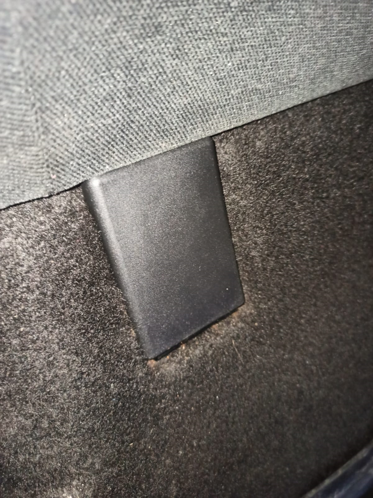 Заглушки креплений задних сидений от LAND ROVER LR003482 — Ford Focus ...