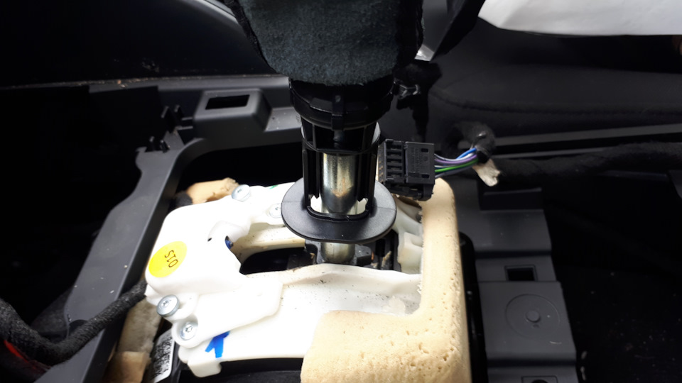 Выключатель 'селектор заблокирован в положении Р' — Audi A3 Sportback ...