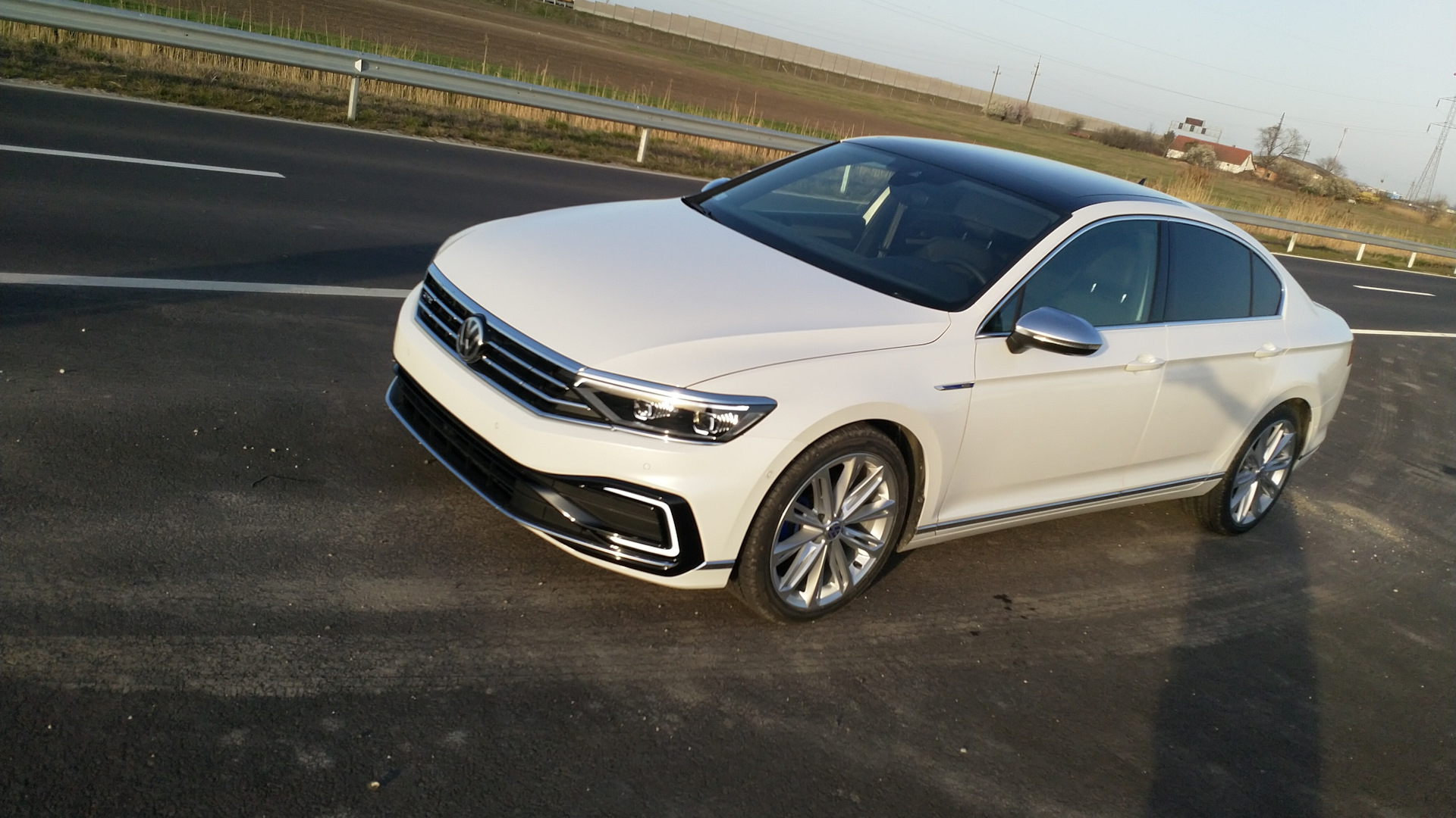 Volkswagen Passat B8 1.4 гибридный (Plug-in) 2017 | Passat GTE 2017 ...