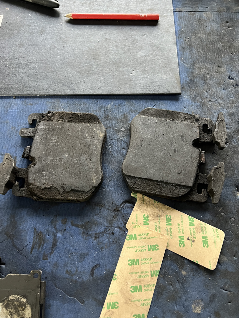 Замена передних колодок — BMW X5 (G05), 2 л, 2020 года | расходники ...