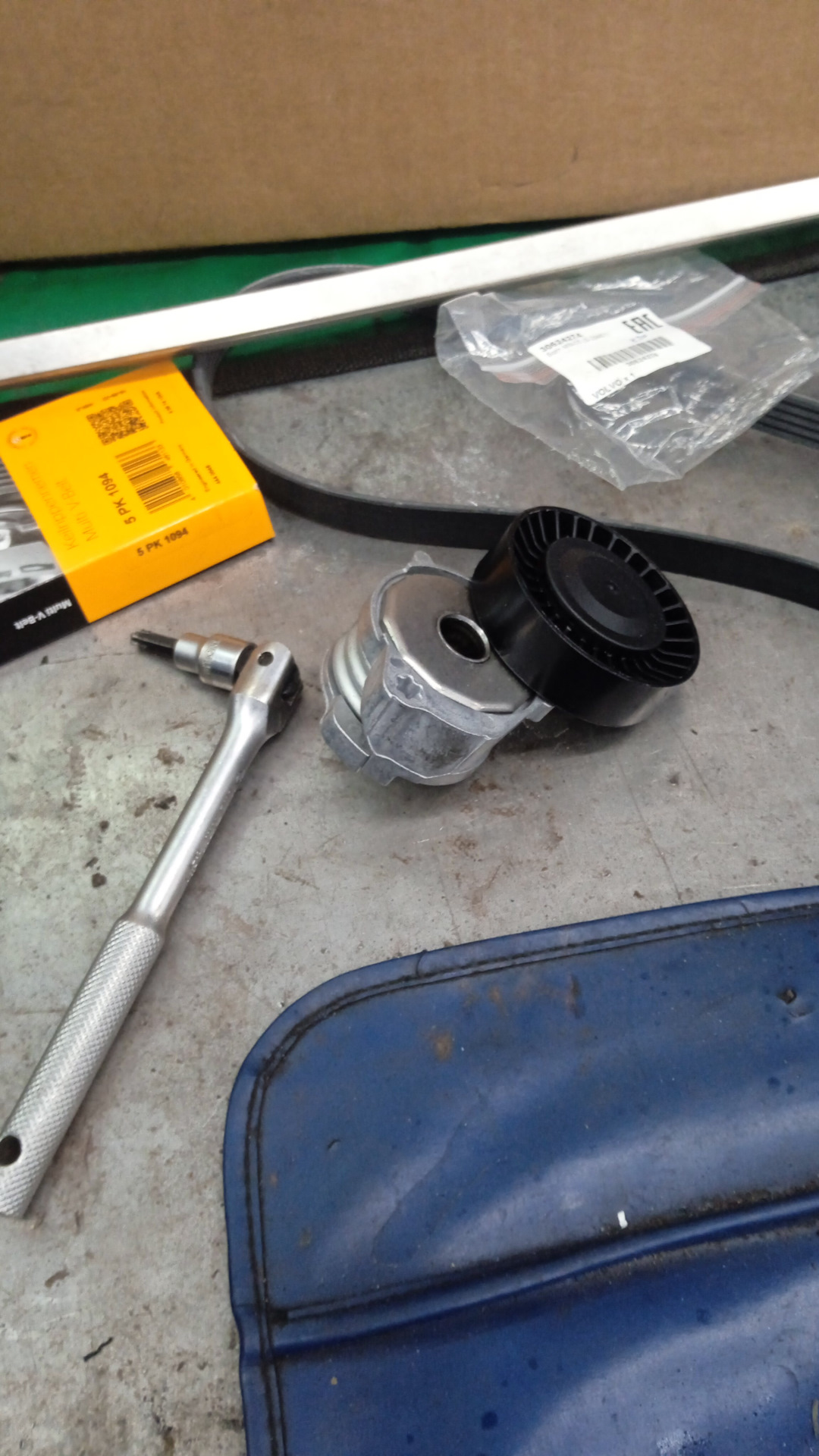 Свист из-под капота, мелкие работы — Volvo S80 (2G), 2,5 л, 2007 года ...