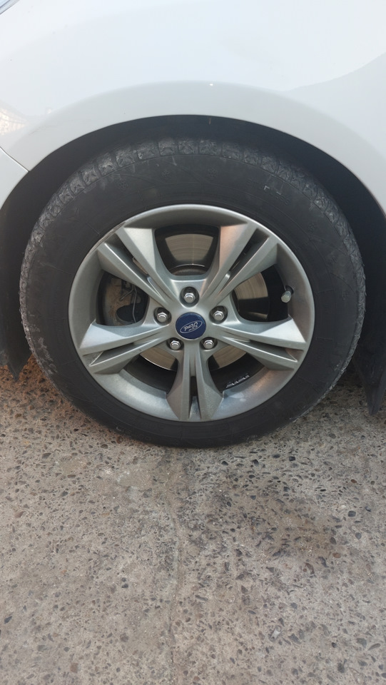 Шины зимние нешипованные Dunlop 215/55 R16, литые диски USA 7Jx16 ET50 ...
