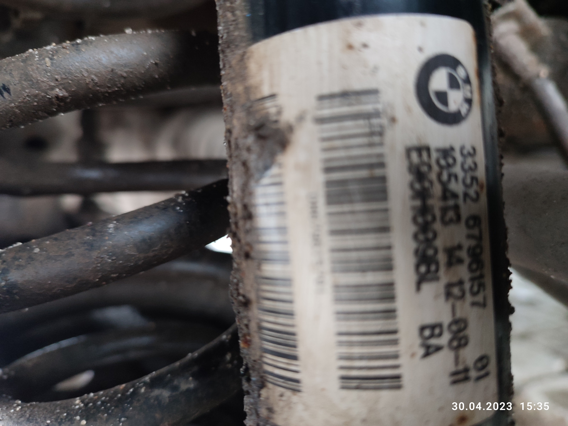 Замена передних амортизаторов — BMW 3 series (E90), 2 л, 2011 года ...