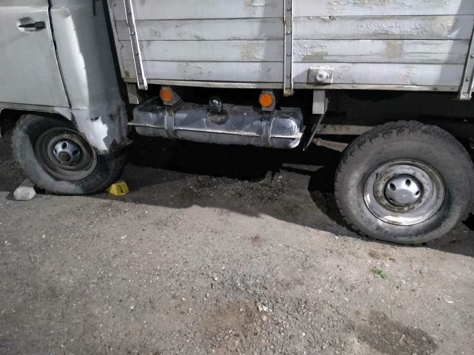 Колпаки на ступицы УАЗ — УАЗ 3303, 2,4 л, 2003 года | тюнинг | DRIVE2