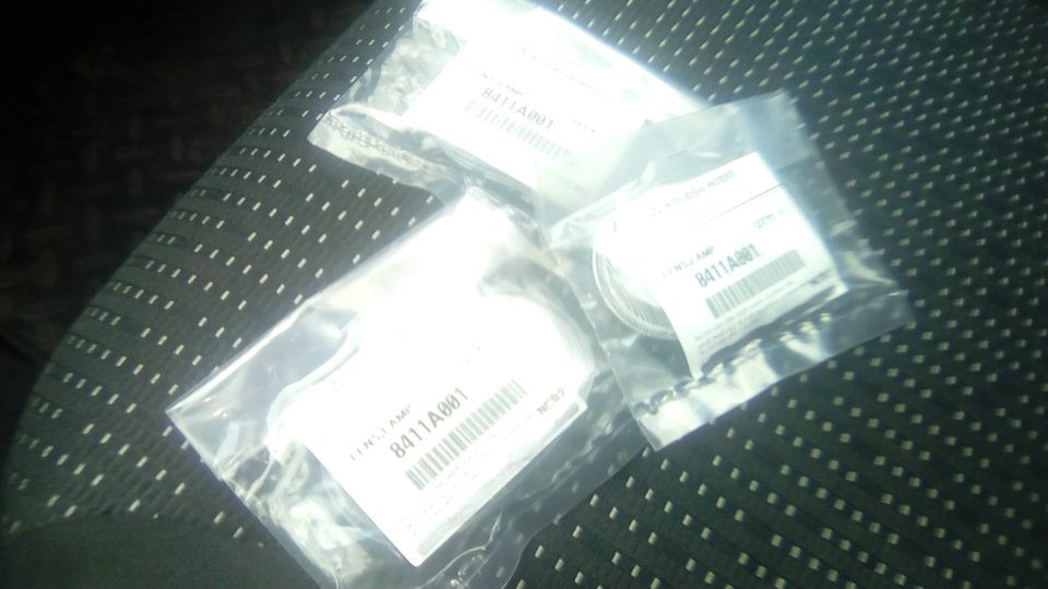 8411A001 Рассеиватель лампы передней двери Mitsubishi | Запчасти на DRIVE2