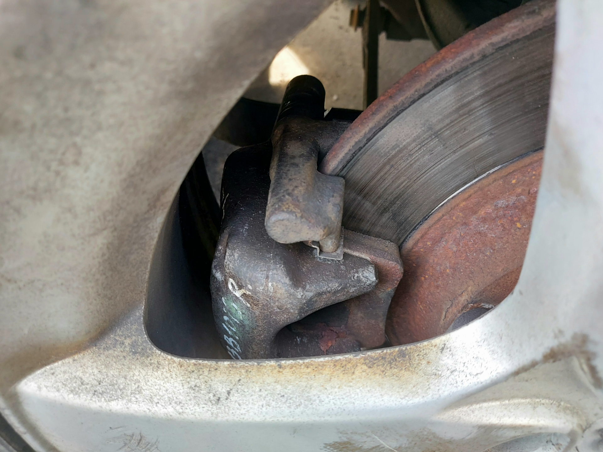 Суппорт задний правый — Peugeot 407 SW, 2 л, 2005 года | своими руками ...