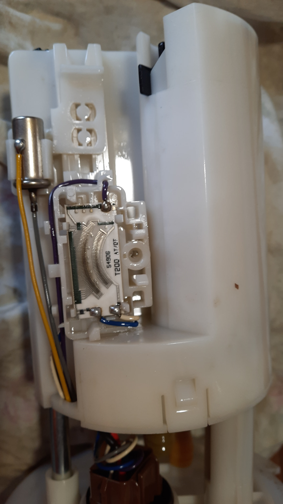 Ремонт датчика уровня топлива. — Chevrolet Aveo Sedan (1G), 1,2 л, 2010 ...