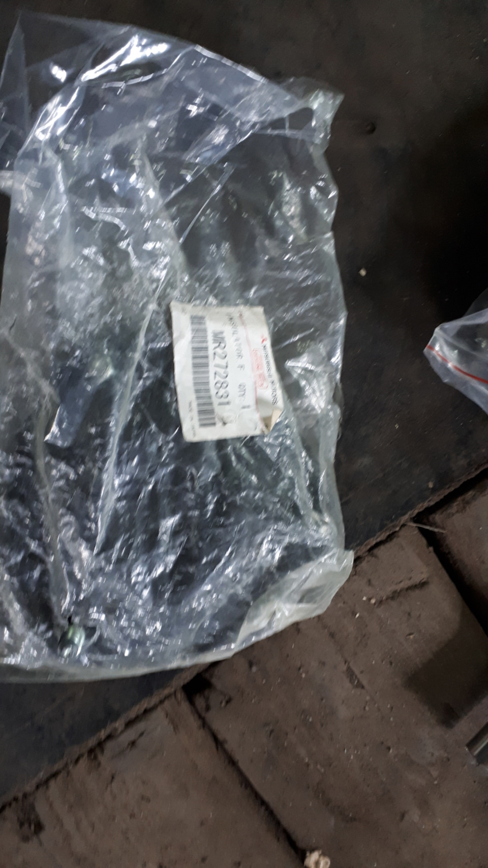 MR272831 чашка опора пер Mitsubishi | Запчасти на DRIVE2