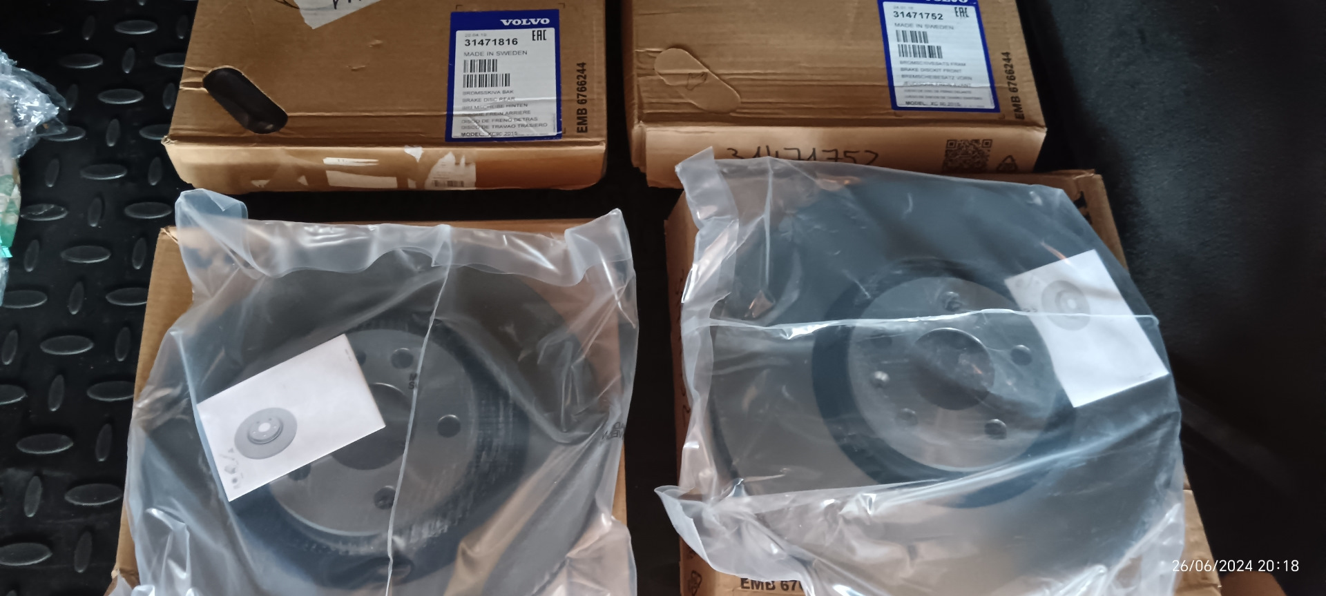 Тормозные диски и колодки — Volvo XC90 (2G), 2 л, 2019 года | запчасти ...