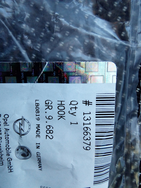 13166379 Крюк богажного отсека GM | Запчасти на DRIVE2