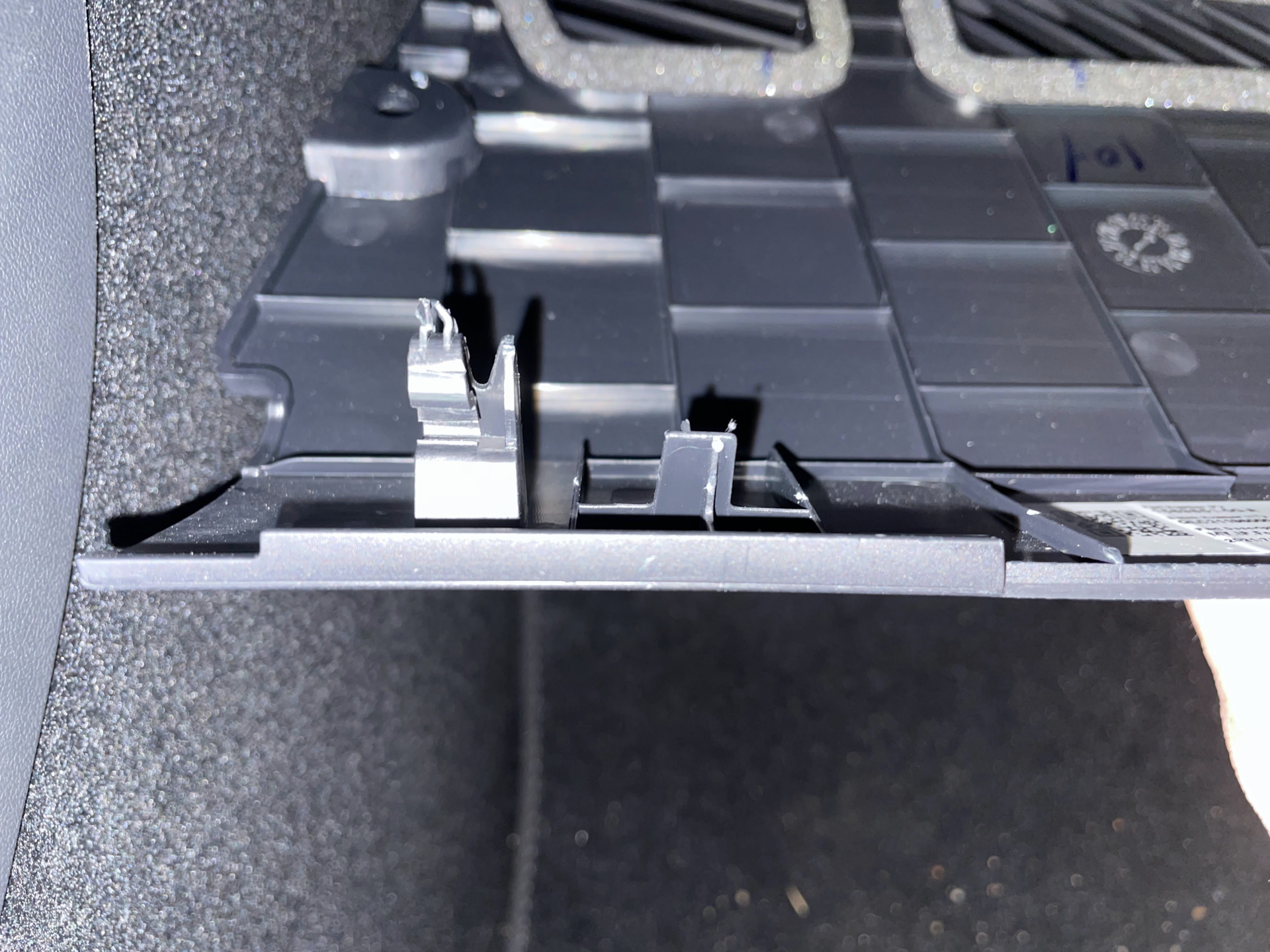 Установка сим карты в Tesla Model Y, своими руками! — Tesla Model Y ...