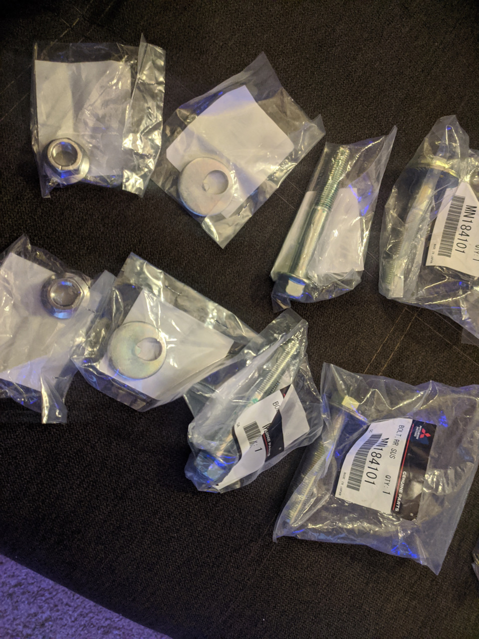 MN184101 БОЛТ ЗАДНИЙ РАЗВАЛЬНЫЙ+ ШАЙБА ASX (10-…), LANCER (07 ...