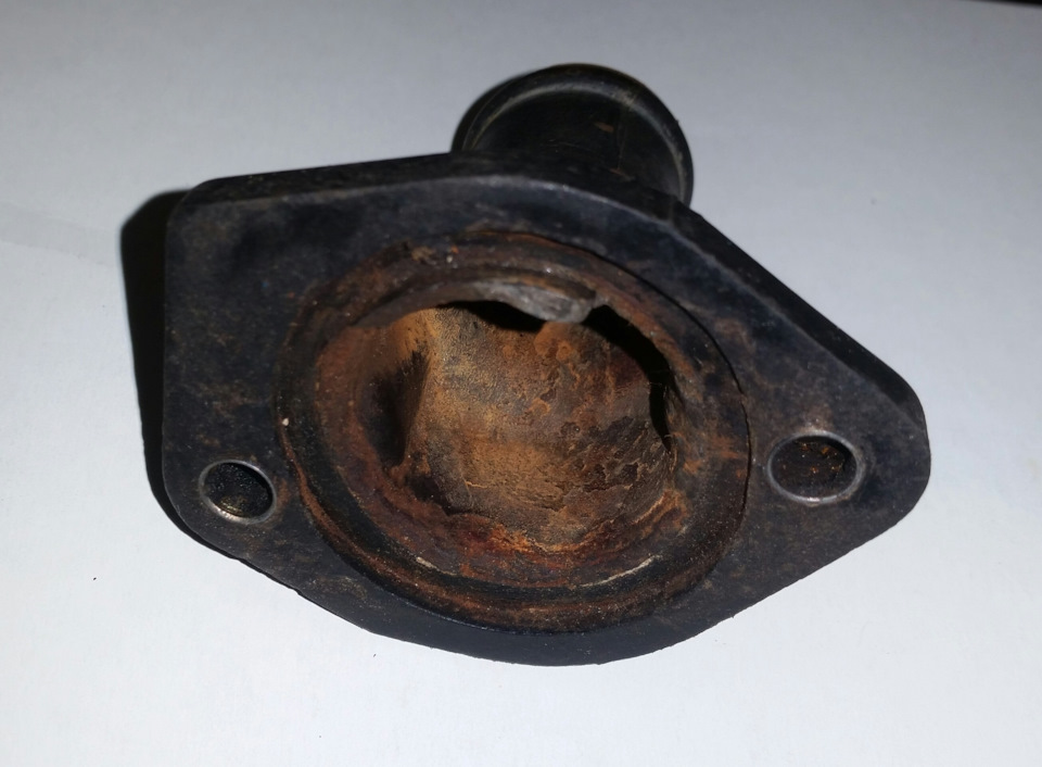 026121145E Фланец охлаждающей жидкости VAG | Запчасти на DRIVE2