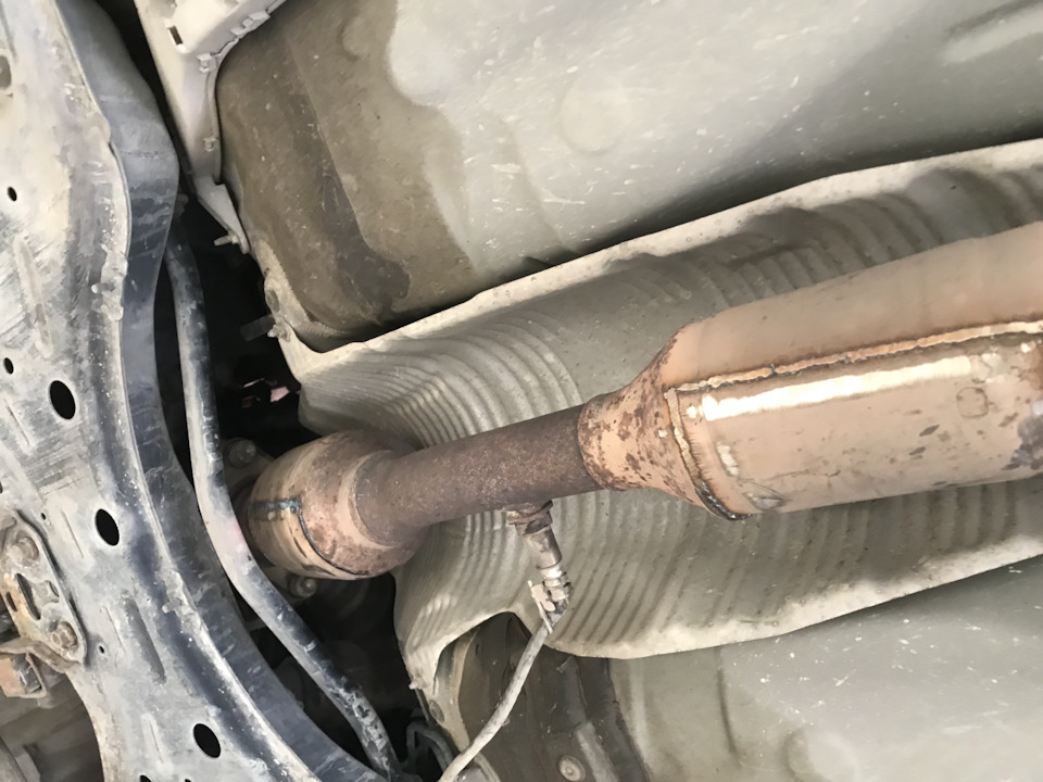 Замена масла и осмотр на подъемнике. — Toyota Prius (20), 1,5 л, 2008 ...