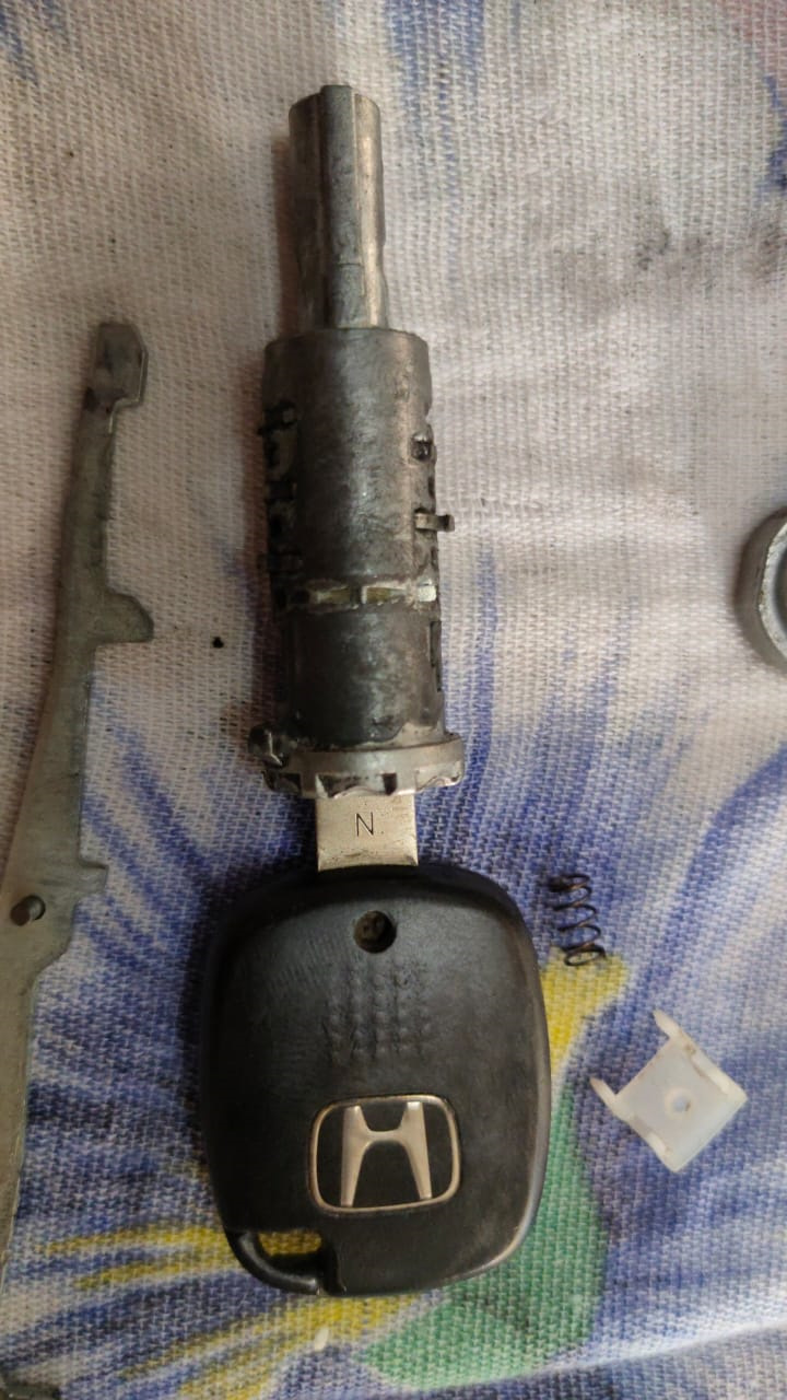 Заклинило замок зажигания — Honda Fit (1G), 1,3 л, 2005 года | визит на ...