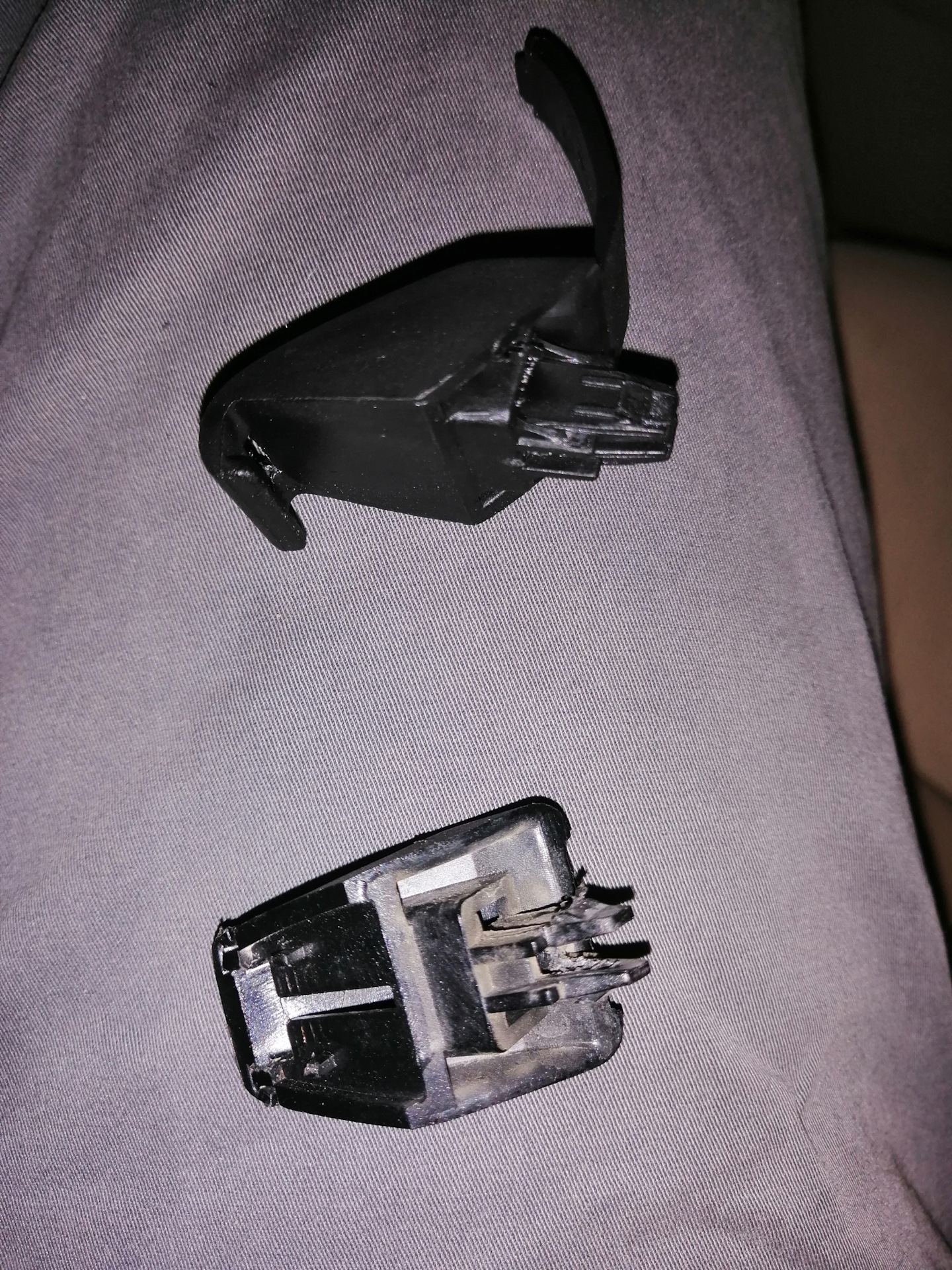 Замена держателей солнцезащитной сетки — BMW X5 (E53), 3 л, 2001 года ...