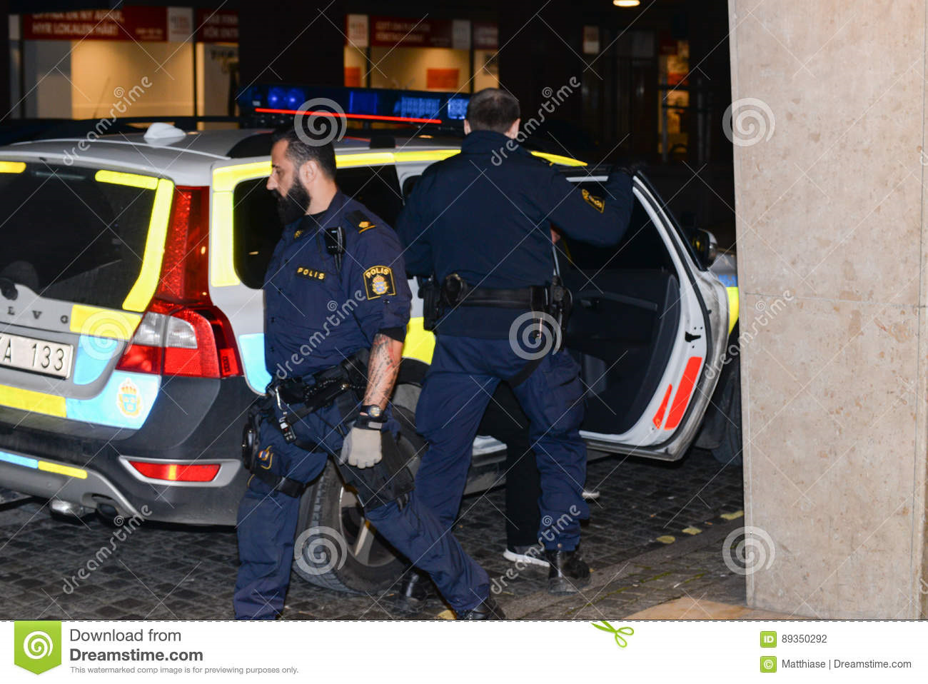 Предупреждающая Наклейка Police Uk (торец двери) — Volvo XC70 II, 2,4 л ...