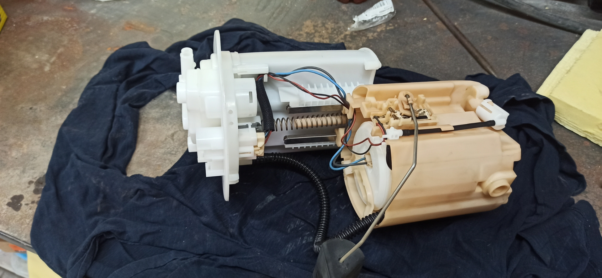 Замена топливного фильтра — Toyota Corolla (140/150), 1,6 л, 2008 года ...