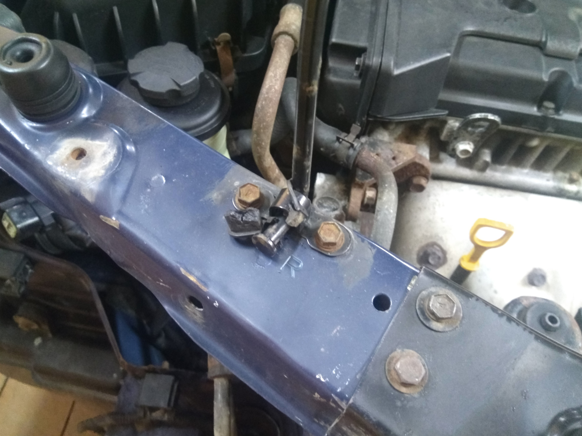 ReLoading 41%. Holder — Hood Stay Rod Mtg — Hyundai Matrix, 1,8 л, 2008 ...