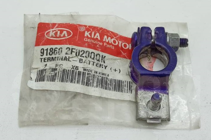 Плюсовая клемма аккумулятора — Hyundai Santa Fe (2G), 2,7 л, 2007 года ...