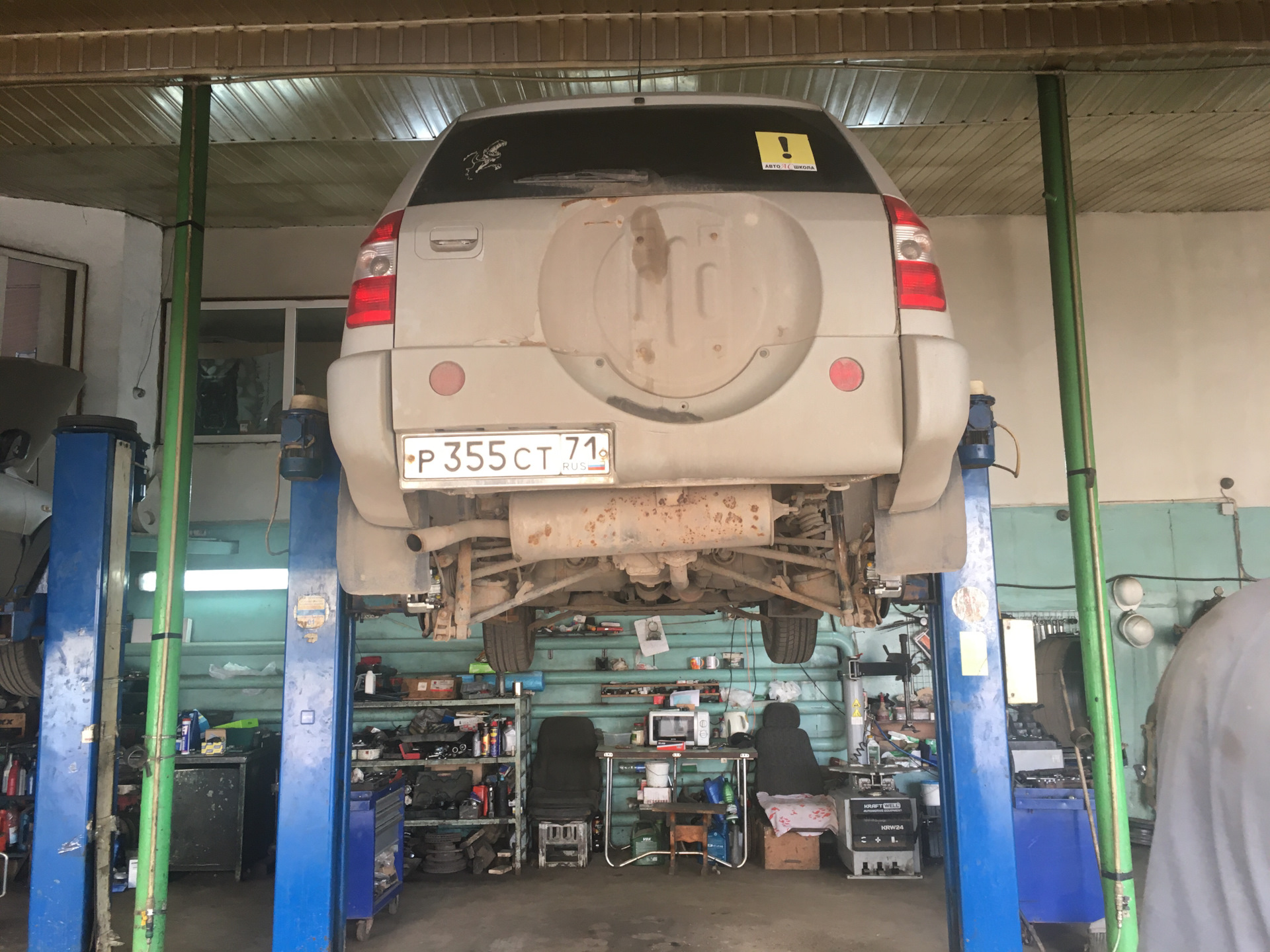Замена суппортов, дисков и колодок — Chery Tiggo 1, 2 л, 2011 года ...