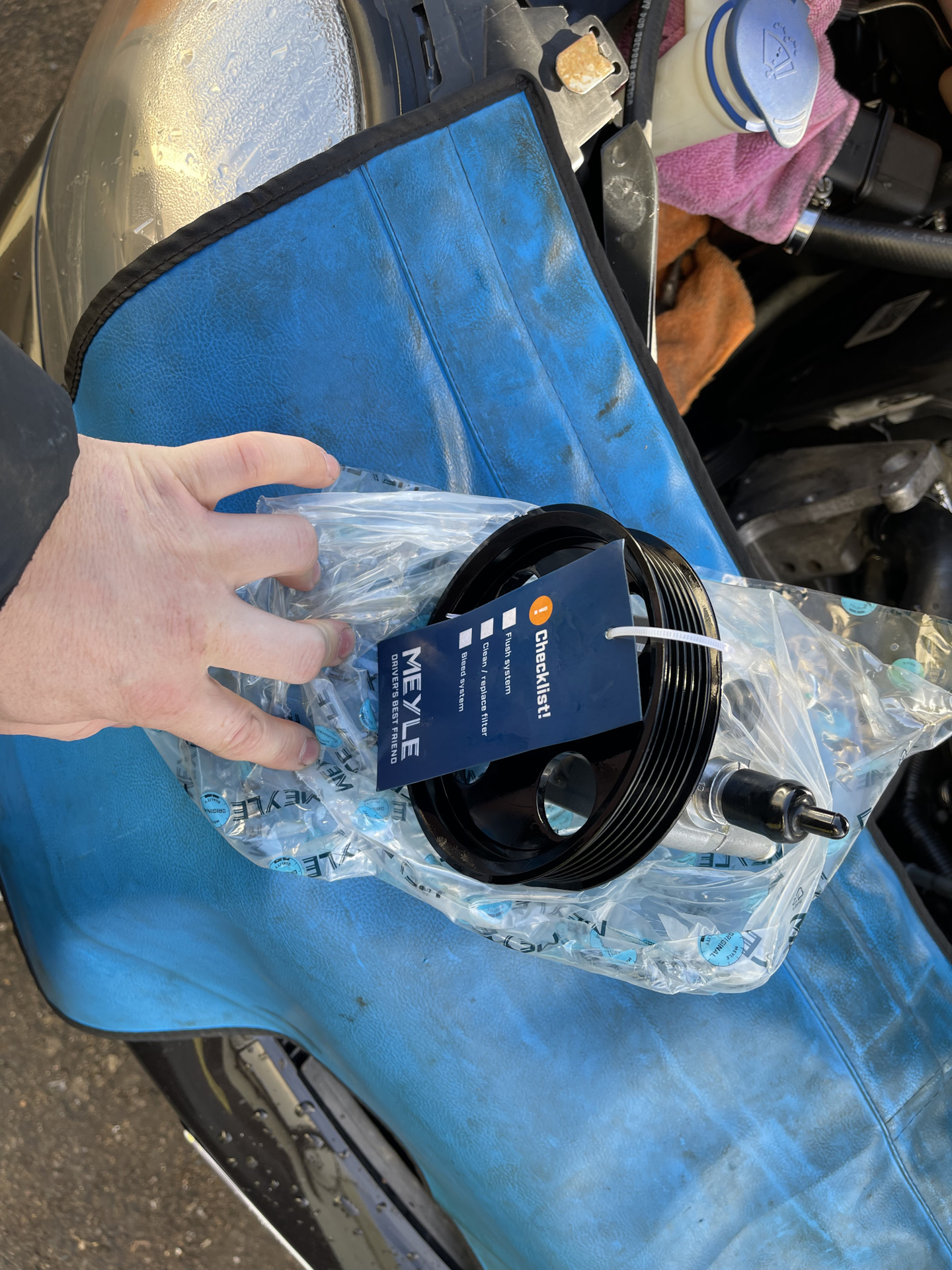 Насос гур новый MEYLE и моторчик лючка бака — Volvo XC90 (1G), 2,4 л ...