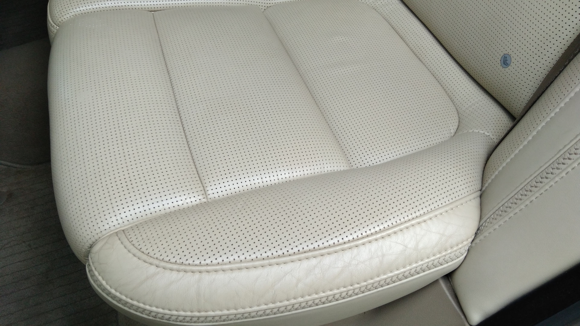 Чистка салона и уход за кожей — Volvo XC70 III, 2,4 л, 2008 года ...