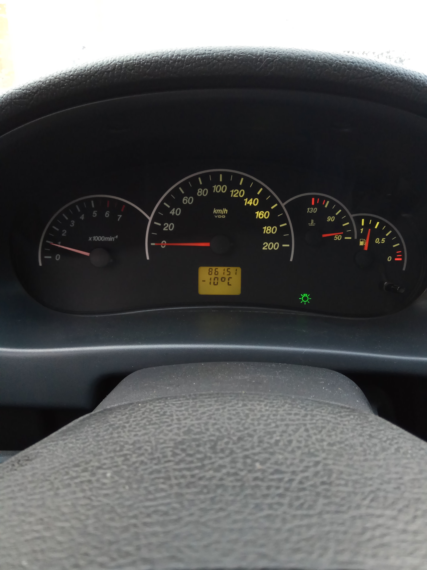 Замена лампочек в приборной панели — Lada Приора седан, 1,6 л, 2010 ...