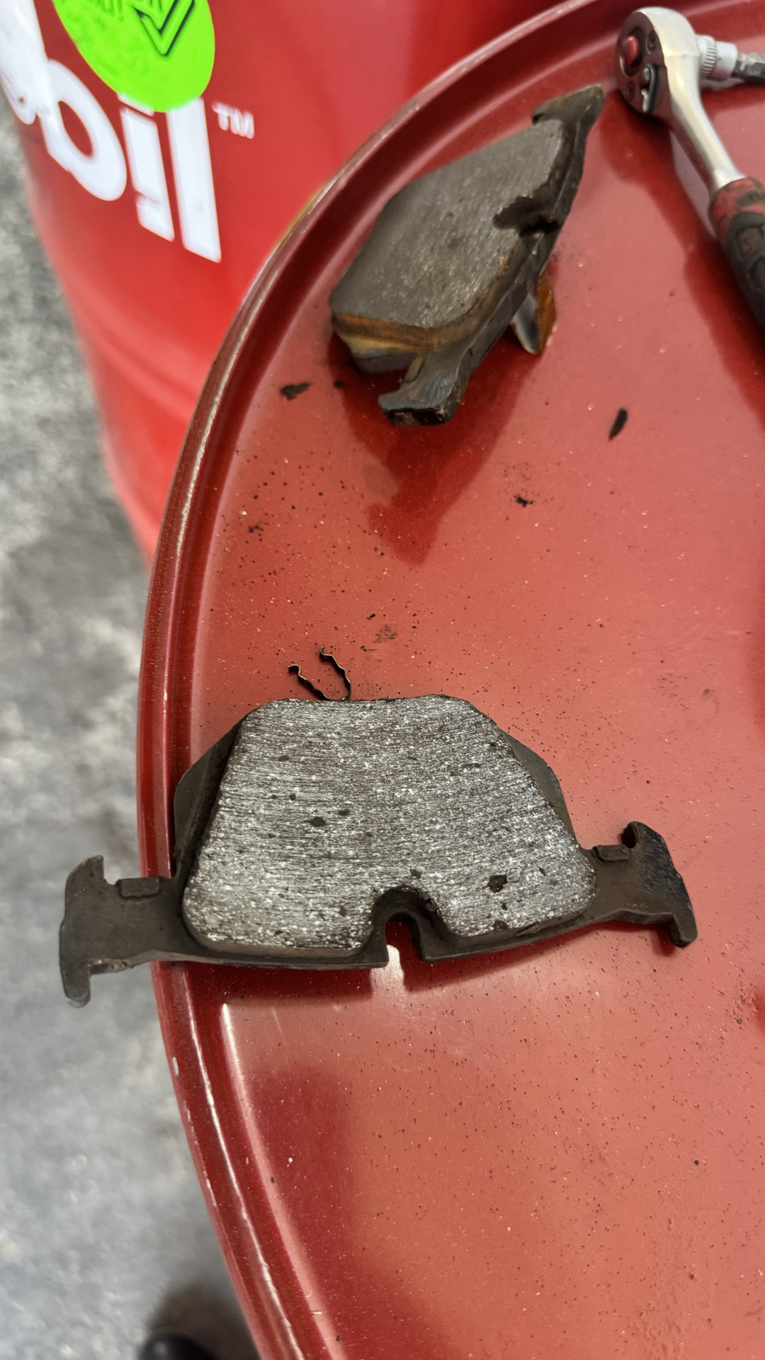 Тормозные колодки задние — BMW 5 series (E60), 3 л, 2006 года | визит ...