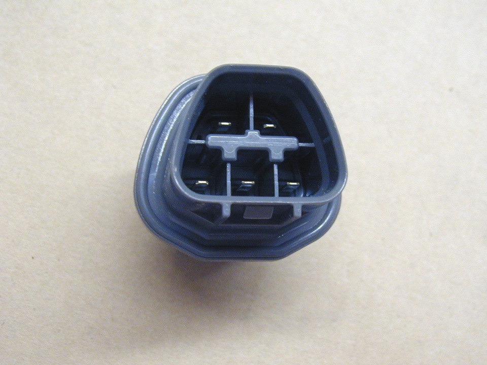 Разъем (колодка) топливного насоса Hyundai Getz — Hyundai Getz, 1,4 л ...