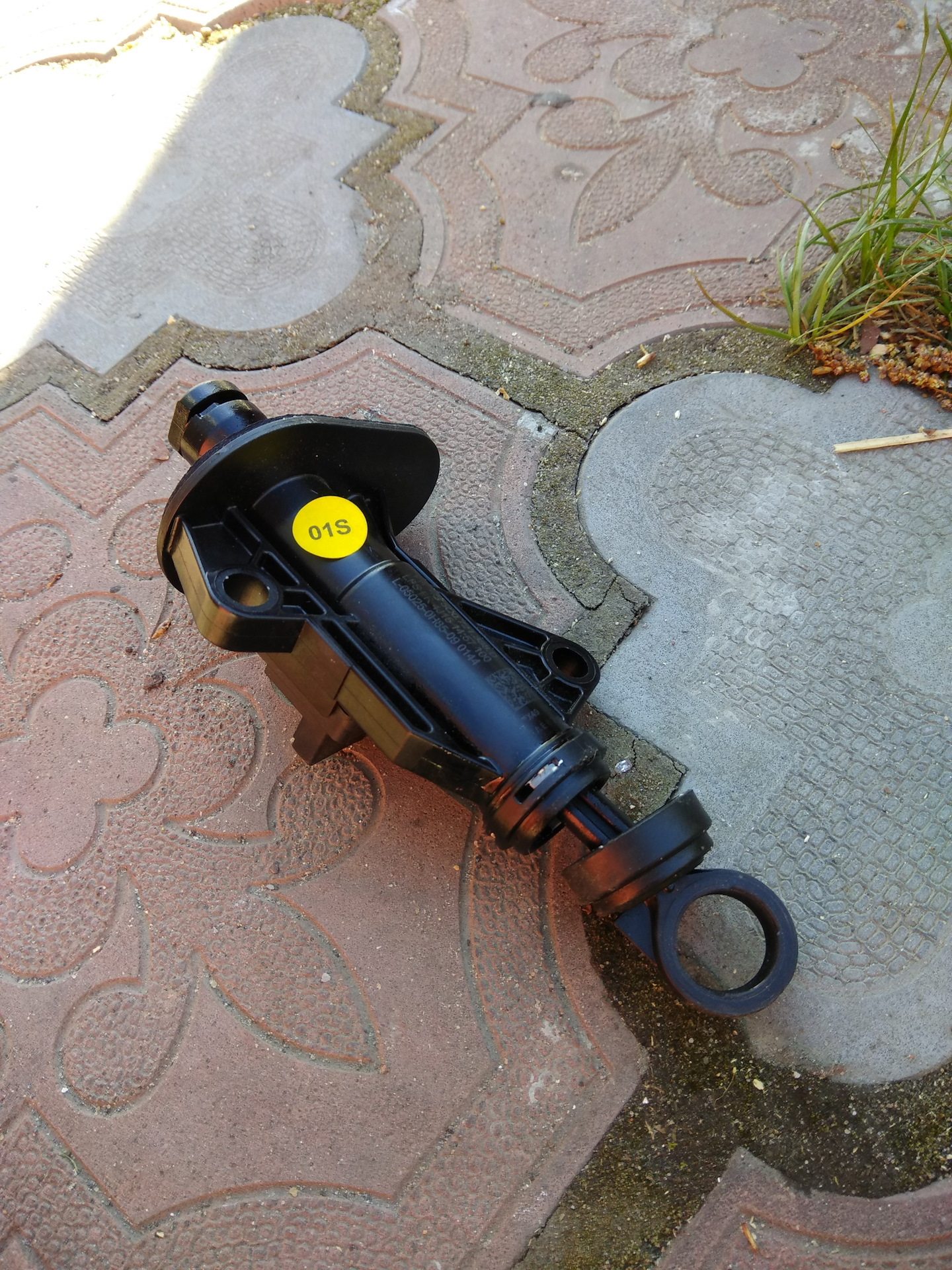 Замена главного цилиндра сцепления — Skoda Octavia A7 Mk3, 1,8 л, 2015 ...