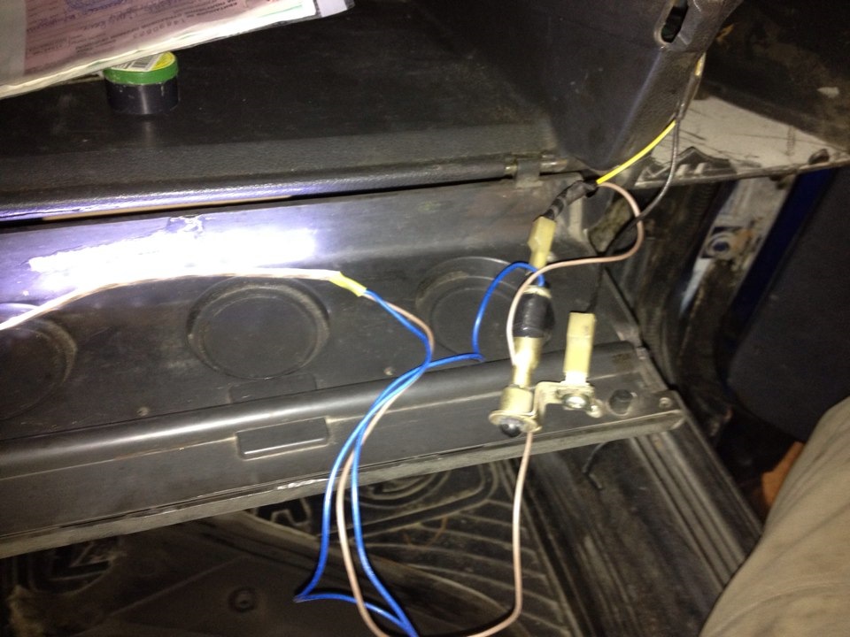 Бюджетный пересвет панели и бардачка — Lada 21099, 1,5 л, 1996 года ...