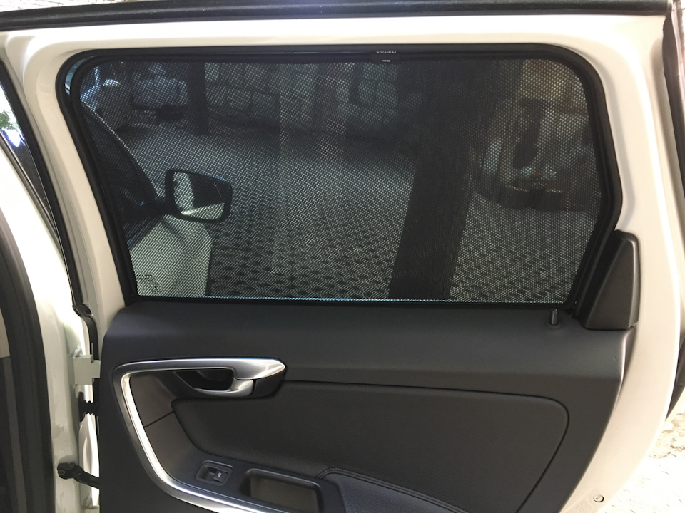 Sunshade rear doors — Volvo XC60 (1G), 2 л, 2014 года | аксессуары | DRIVE2
