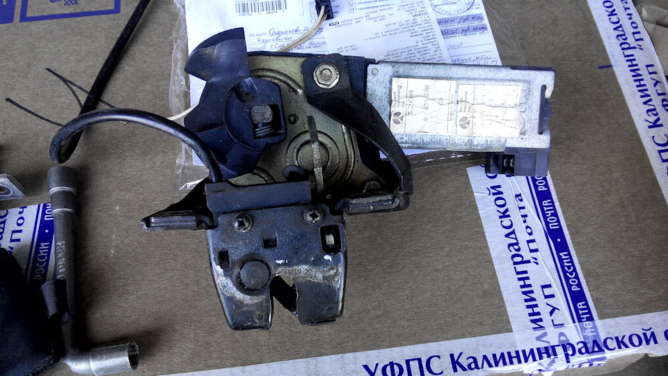 Доводчик багажника установлен! — Renault 25, 2 л, 1986 года ...
