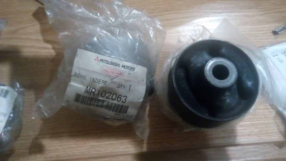 MR102063 Сайлентблок Mitsubishi | Запчасти на DRIVE2
