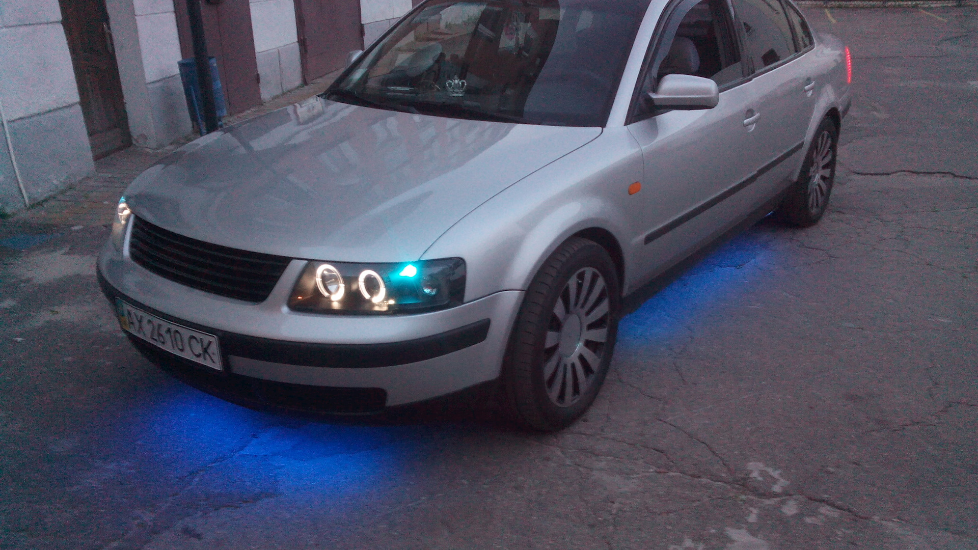 RGB лента на днище немца. Как вам? — Volkswagen Passat B5, 1,8 л, 1998 ...