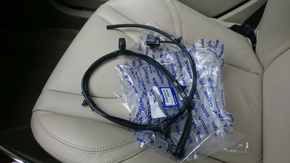 Замена форсунок омывателя — Volvo S60 (2G), 2,5 л, 2014 года | поломка ...