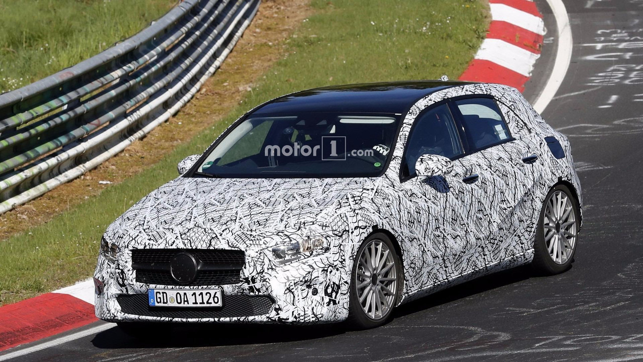 Фото салона Mercedes A-Класс с двумя экранами — ISNEXT.ru на DRIVE2