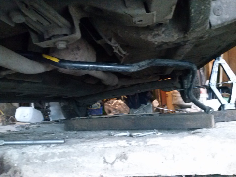 стабилизатора поперечной устойчивости (СПУ) — Renault Sandero 1G, 1,4 л ...