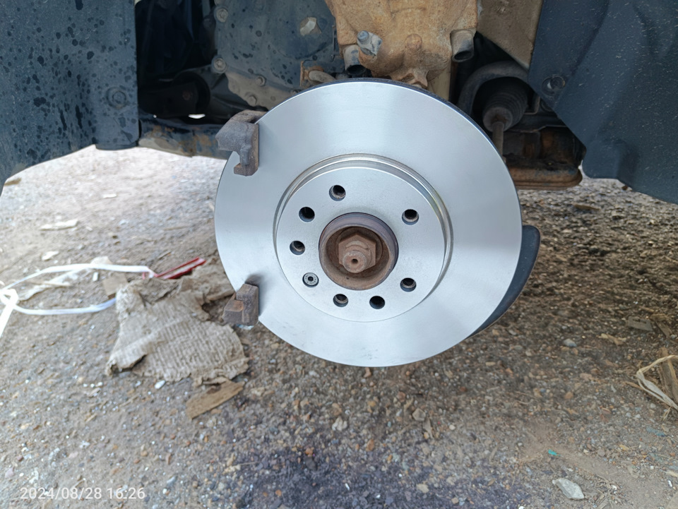 Замена передних тормозных дисков на SUFIX FX-1185 и передних тормозных колодок на SUFIX SX1390 ...