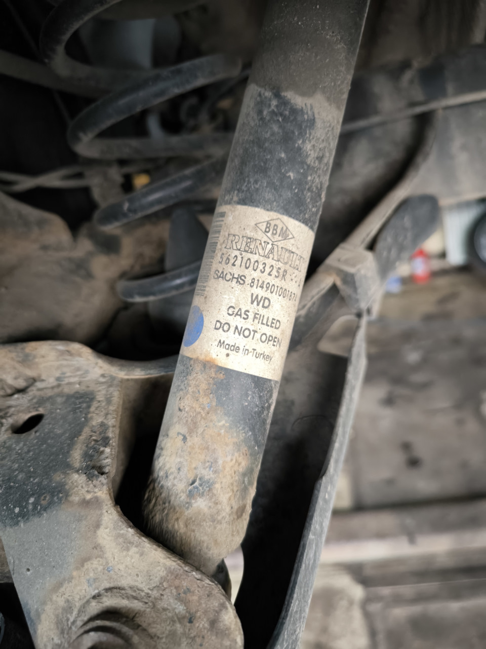 562100325R Амортизатор зад RENAULT | Запчасти на DRIVE2