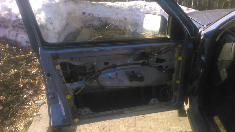 ремонт стеклоподъемника. — Volkswagen Golf Mk3, 1,6 л, 1993 года ...
