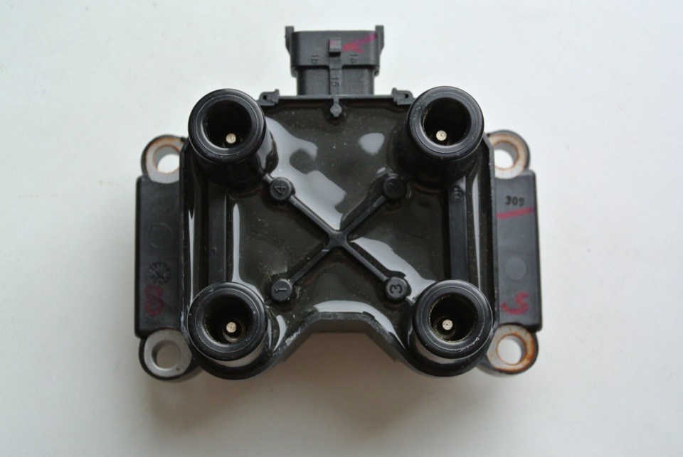 Катушка зажигания BOSH 2111-3705010 на Lada 2114, Lada 2115, Lada ...