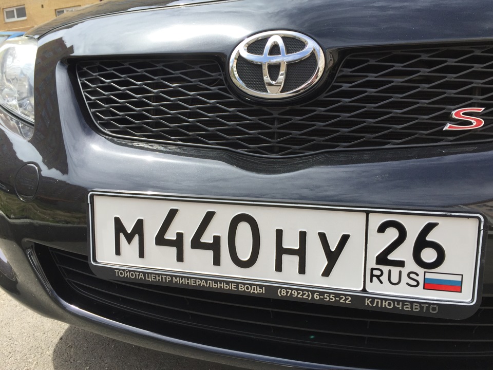 Номера без дырок для крепежа — Toyota Corolla (140/150), 1,6 л, 2009 ...