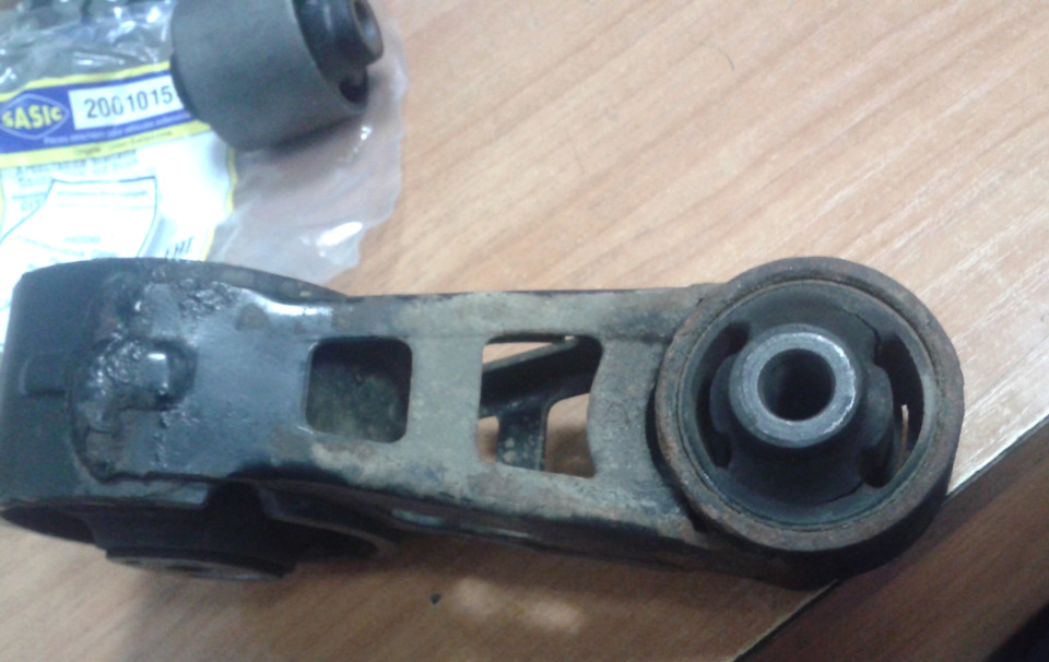 2001015 Сайлентблок опоры двигателя SASIC | Запчасти на DRIVE2