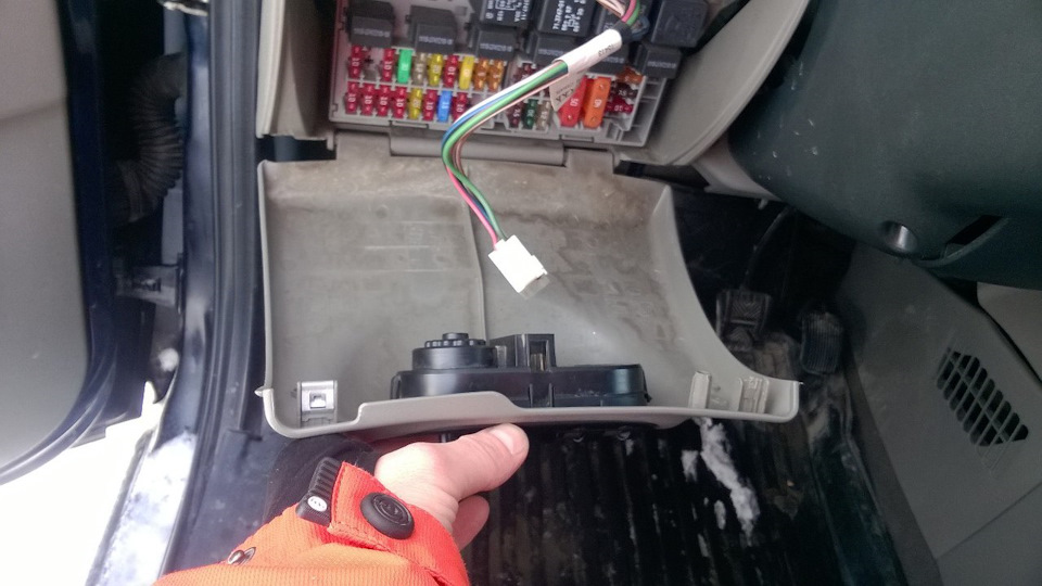 блок управления светом — Lada Калина седан, 1,4 л, 2009 года | своими ...